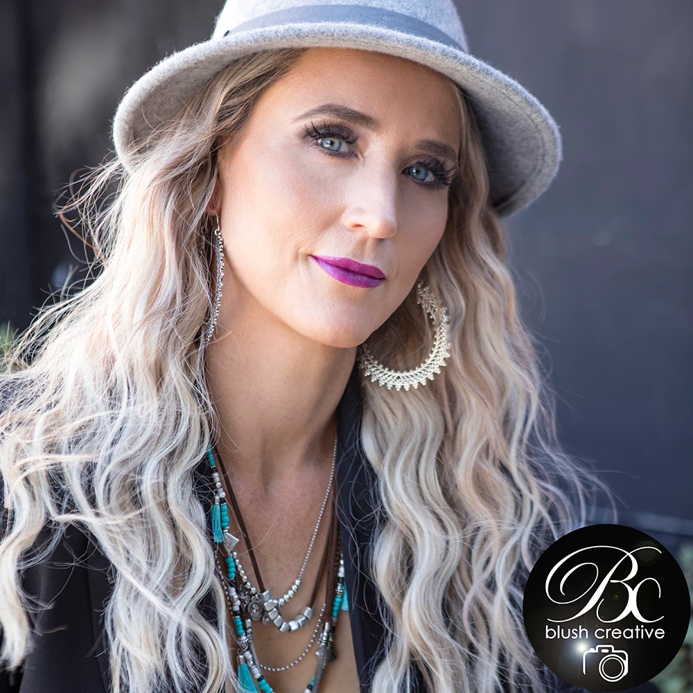 Meet Superstar Singer-Songwriter Musician Alicia Lis! - Blush Creative